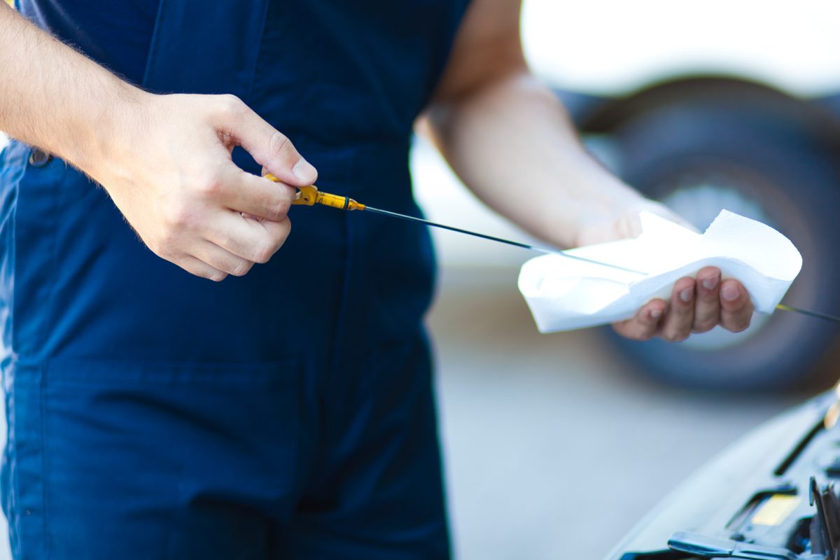 When to Top Off Your Oil vs. Get an Oil Change | Master AutoTech